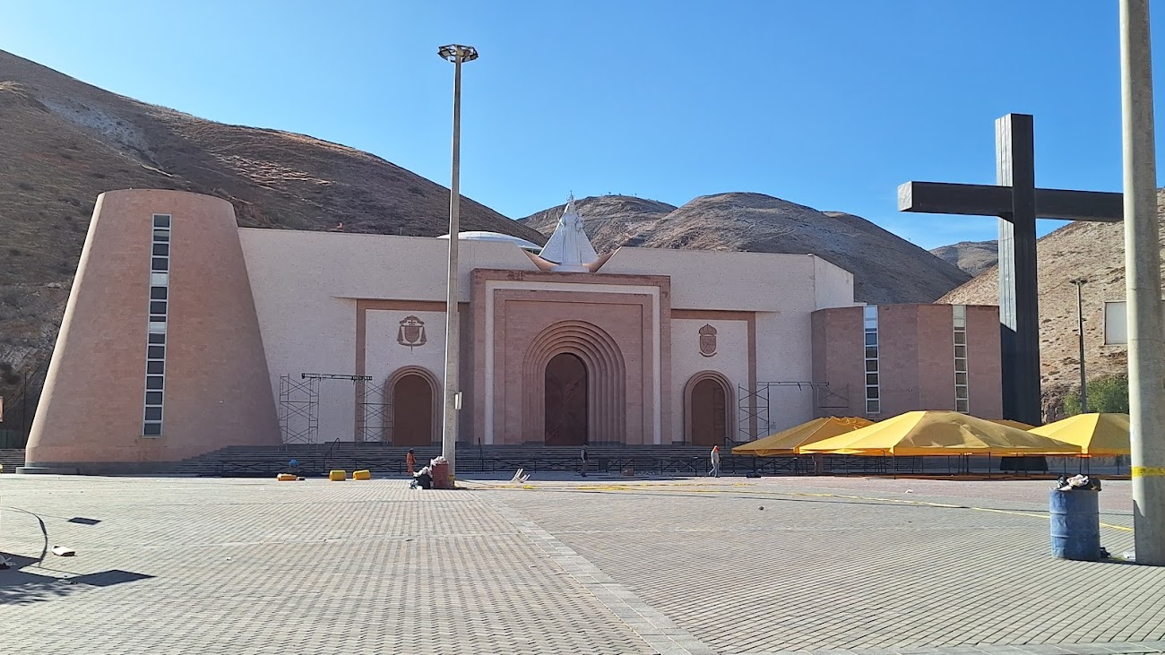 🌄 Santuario de la Virgen de Chapi: Un Destino de Fe y Tradición en el ...