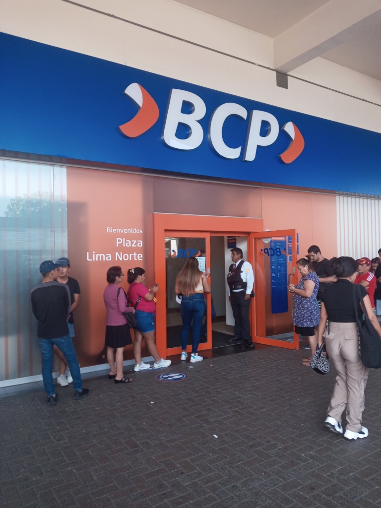 BCP Lima Plaza Norte - Av. Alfredo Mendiola 1400 - Viajar a Perú