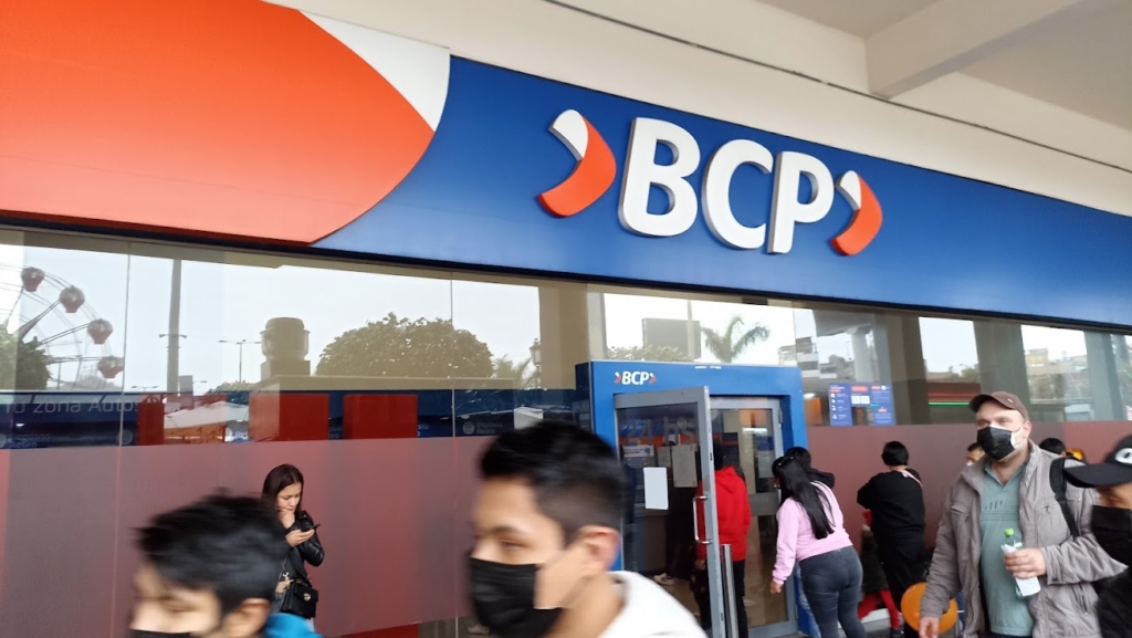 BCP Lima Plaza Norte - Av. Alfredo Mendiola 1400 - Viajar a Perú