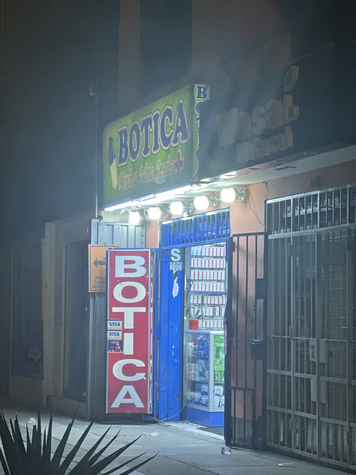 Botica divino niño jesus - Urbanización La Caldera - Viajar a Perú